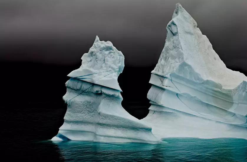 À quoi ressemblent les icebergs en train de fondre. Blocs de glace au milieu de l'océan 764_4