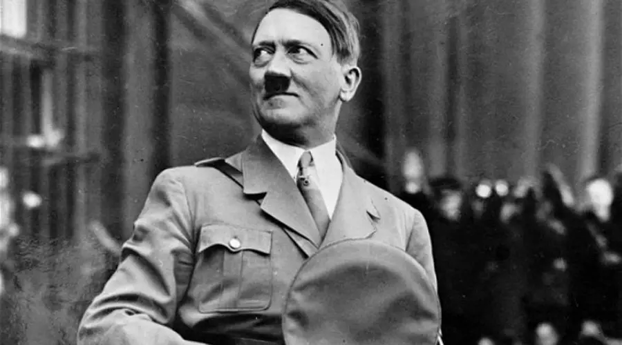 Hitlers Tyskland I västra Europas djup Ett litet barn kommer att födas av fattiga människor, det är han med vars tunga stora trupper kommer att frestas, hans ära kommer att växa på vägen till öst Adolf Hitler föddes verkligen i en fattig familj och steg verkligen så högt tack vare hans oratoriska färdigheter. Allt annat passar också historiska händelser.