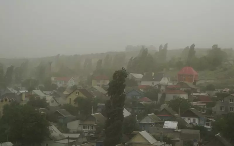 Naar Astrachan In de nabijheid van het grondgebied van Rusland ontwikkelt het rumoer zich aan de kust van de Kaspische Zee en over de noordoostkust van het Aralmeer. De samum steekt de Kaspische Zee over en valt in de regio's Astrachan en Volgograd. Zandstormen worden vaak opgemerkt in het Altai-gebied en Transbaikalia.