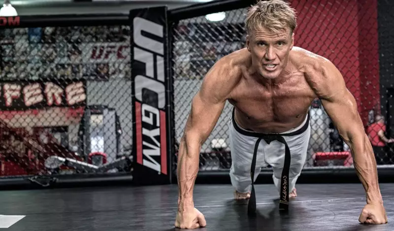 Fanatanjahan-tena an'i Dolph Lundgren: Mampiseho ny fanazaran-tena ny maherifo