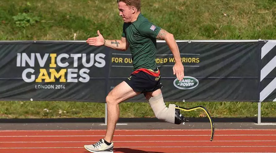 On one of his morning runs, Grant met a Canadian who lost his leg in a car accident. He easily ran a 10 kilometer marathon in 37 minutes and 53 seconds, and Andy decided to break his record by all means.