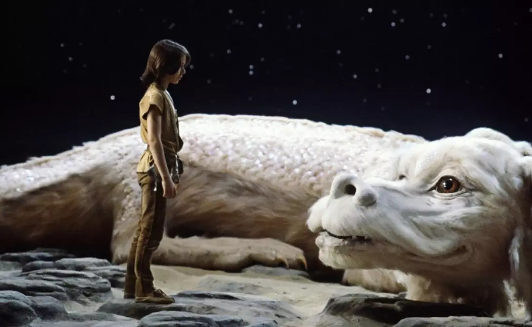 Falkor Bra kille! Den legendariska NeverEnding Story från 1984 gav världen en av historiens sötaste drakar. Falcor såg mer ut som en trogen hund än en drake.