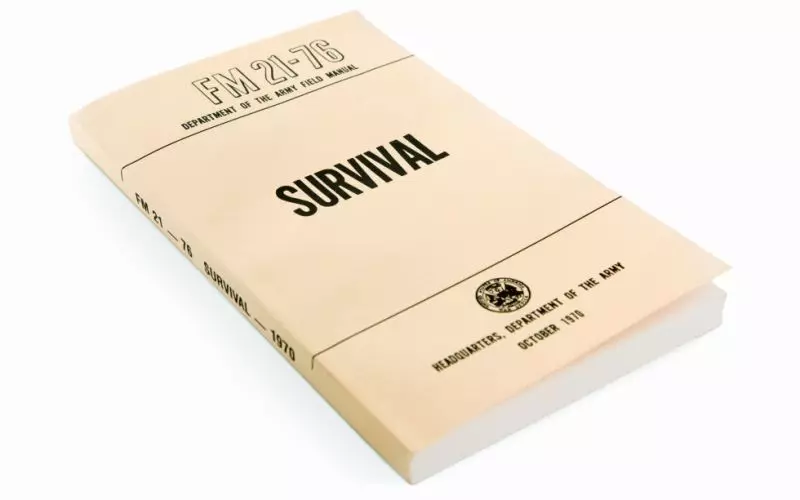 Wildlife Survival Guide Matou te faʻamoemoe o lenei ituaiga tusitusiga e le aoga ia te oe i lou olaga, ae i le olaga, pei ona e iloa, e i ai se mea e tupu. E leai se tasi e sao mai faalavelave, ma o le lamatiaga o le i ai i se tulaga ogaoga tulaga e sili atu le sili atu ona e alu ese mai le malo. I tulaga ogaoga, o lenei mea faitau e fesoasoani ia te oe a o e alu ese le taimi faʻaalu i le poloka auala.