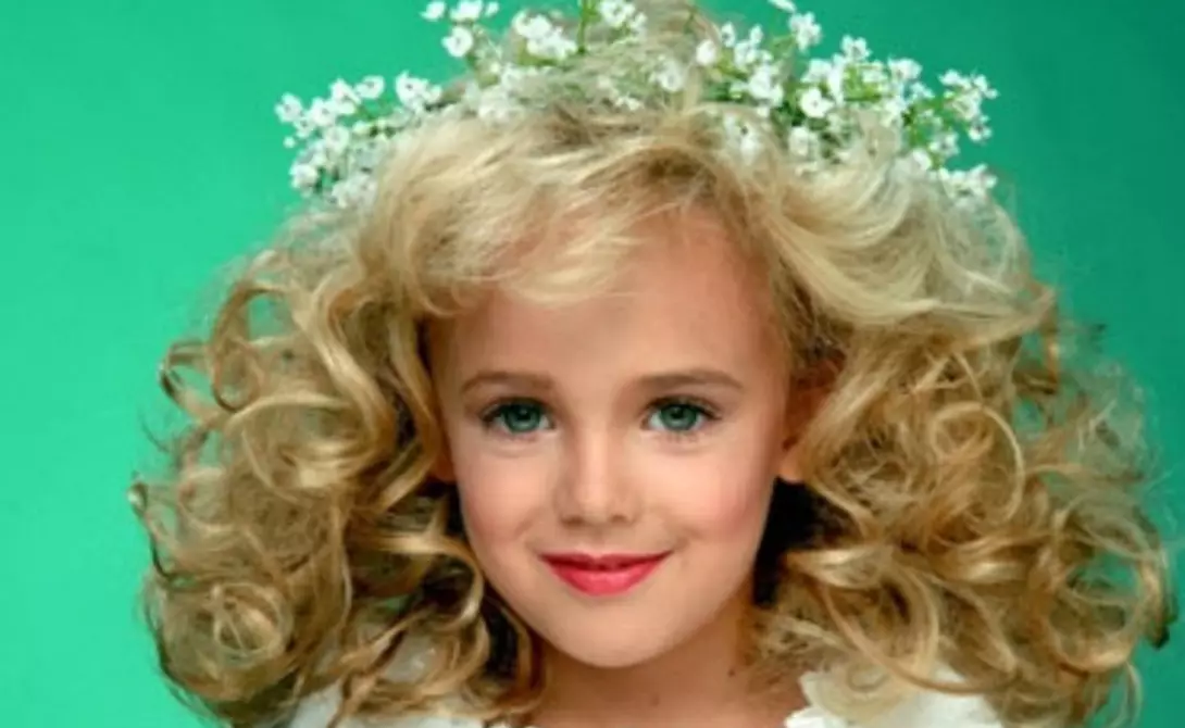 Death of JonBenet Ramsey December 25, 1996 The mother of young Ramsey discovered a note demanding the ransom of her daughter exactly on Christmas morning. Somewhat surprised (JonBenet had just been in her room), Patsy decided to check her daughter's condition - and did not find her. The police ransacked the entire area, and then found the girl's body in the basement of her own house. The mother herself was suspected of the crime, however, men's footprints and a rope hanging from the window were found in the basement. The genetic material found on the poor girl's body also belonged to a man. Unfortunately, this crime remained unsolved.