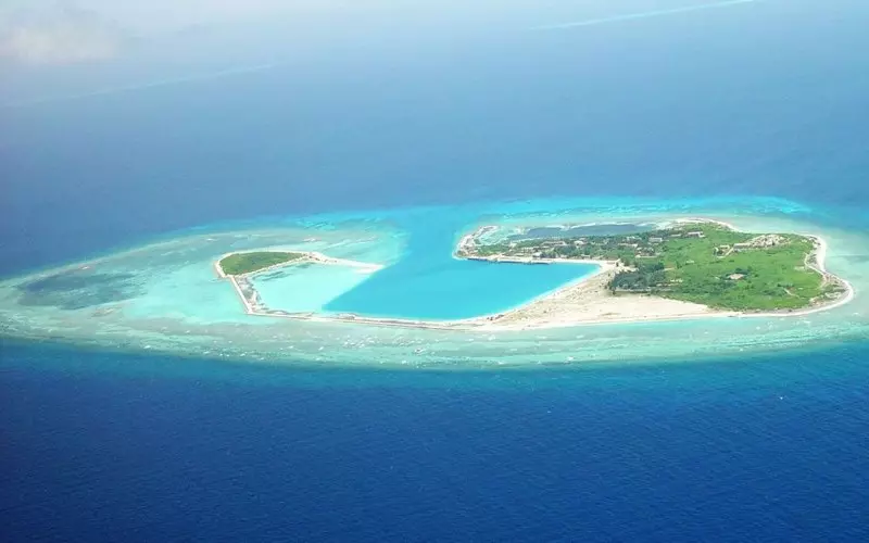 Perselisihan Teritorial Kepulauan Paracel: Tiongkok lan Vietnam Pulo Paracel minangka kepulauan saka 30 pulau cilik sing ora duwe penduduk sing asale saka China lan Vietnam. Nganti taun 1974, bagean-bagean ing Nuswantara kalebu negara-negara kasebut, nganti hubungan sing wis tegang dadi konflik bersenjata, lan 71 tentara tiwas. Wiwit iku, kabeh pulau duweke China, lan Vietnam nyoba nantang iki. Ing tanggal 16 April, mula dingerteni manawa China nggawe jalur udara ing Kepulauan Paracel. Kahanan kasebut nesu Amerika Serikat lan nguwatirake tangga teparo China.