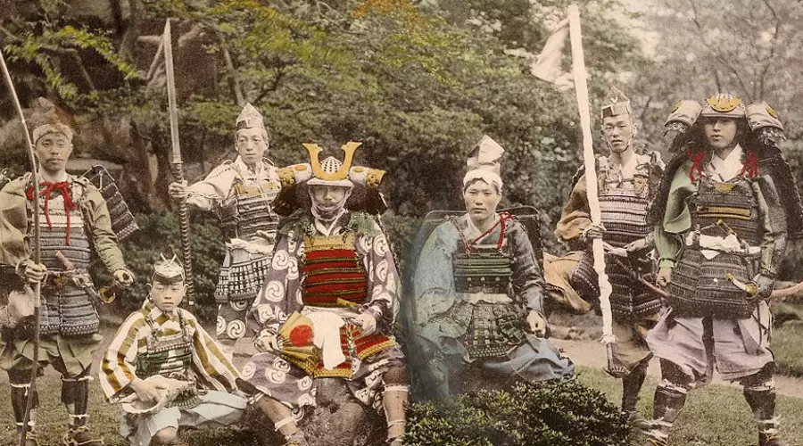 Các chiến binh thất nghiệp Nhưng với sự kết thúc của thời kỳ Sengoku, các samurai đã gặp khó khăn. Không có ai chặt đầu, quân lính chỉ đơn giản là lang thang khắp đất nước, đói khát vô dụng. Những người đã tìm cách đào tạo lại thành vệ sĩ đã sống sót, và nhiều người thậm chí đã gia nhập yakuza.