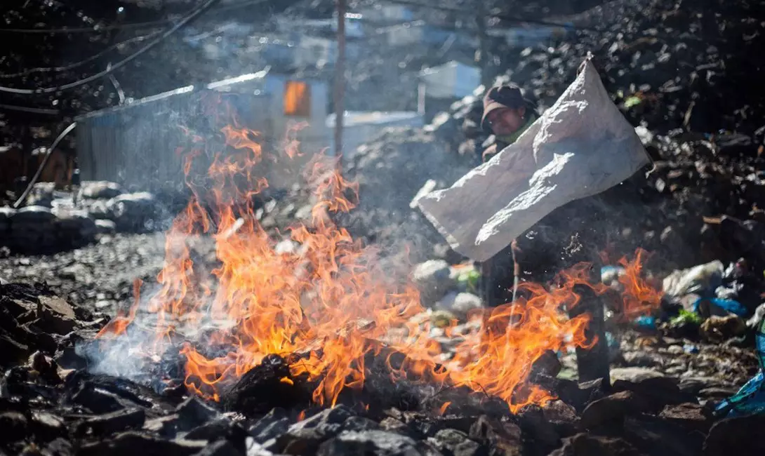 Ang pipila ka mga tawo mas gusto nga sunugon ang ilang basura, o kuhaon kini sa gawas sa baryo.