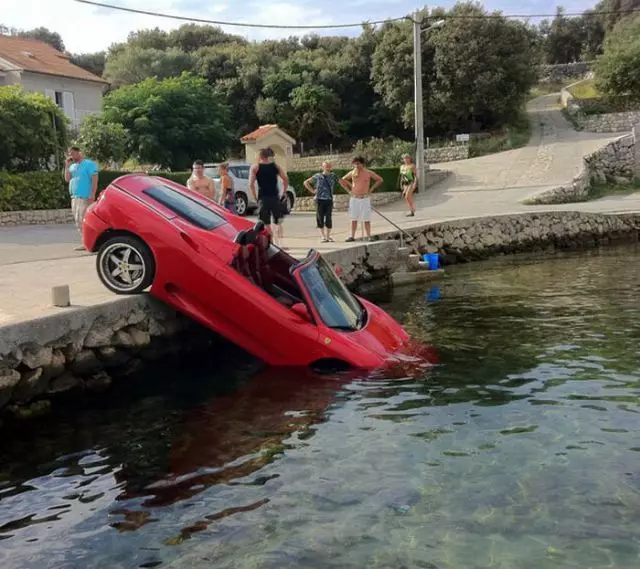 I proprietari di auto più sfortunati su Internet 7856_17