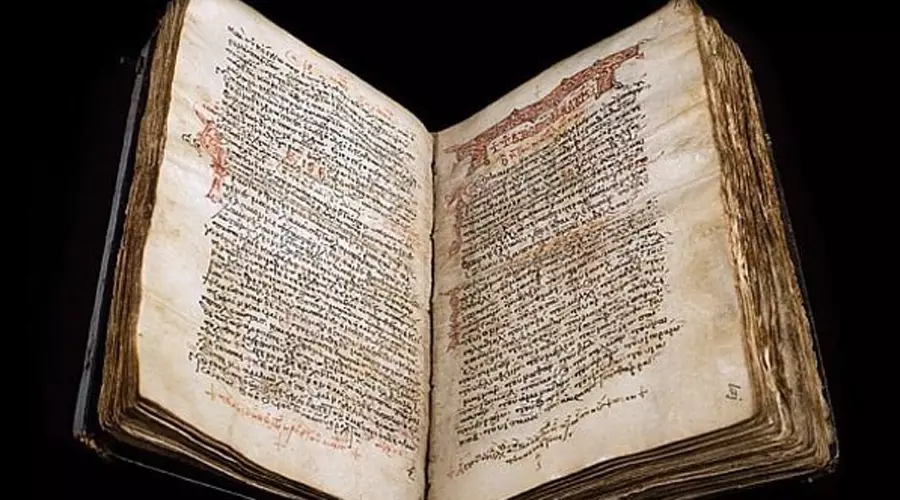 Codex Zakynth Sur les pages de ce livre ancien, l'original « Evangile de Luc » a été écrit il y a longtemps. Mais ensuite, quelqu'un a soigneusement effacé tout le texte afin de réutiliser le papier - apparemment, la personne ne se doutait même pas de ce qu'elle effaçait exactement. La spectroanalyse permet aujourd'hui aux chercheurs de voir les lettres du texte original, mais il faudra beaucoup de temps avant de le décoder.