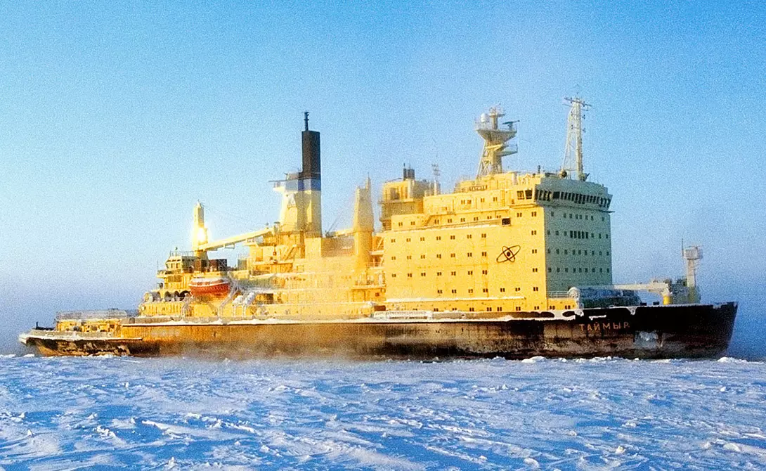 10 fan 'e 10 nukleêre iisbrekkers dy't yn' e wrâld bestiene wiene Sovjet as Russysk - 8 fan har waarden boud yn ús lân, en mar 2 wiene by Finske werven, mar neffens USSR -projekten en foar de USSR. Tagelyk waarden kearnenerzjy -ienheden op dizze skippen al ynstalleare yn Leningrad.