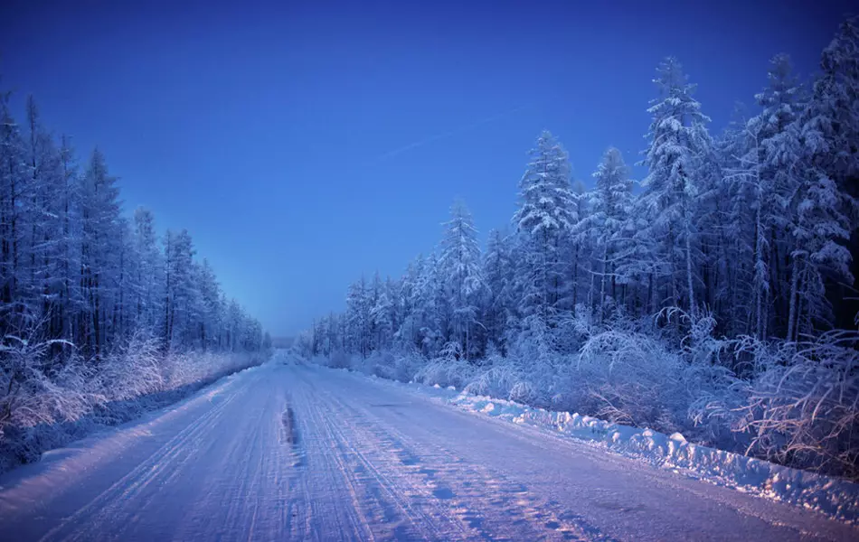 Ondanks dat hier in de winter langdurig in de auto stoppen in principe levensbedreigend is, is de 24-uurs werking van tankstations van bijzonder belang.