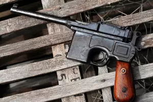 Đồng chí Mauser: khẩu súng lục chính của cuộc cách mạng