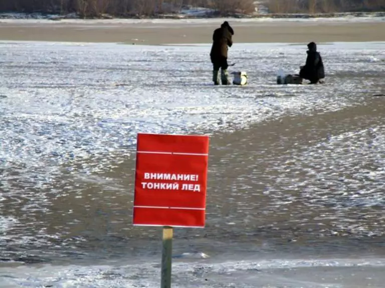 Ako sa dostať von z vody, ak spadnete cez ľad