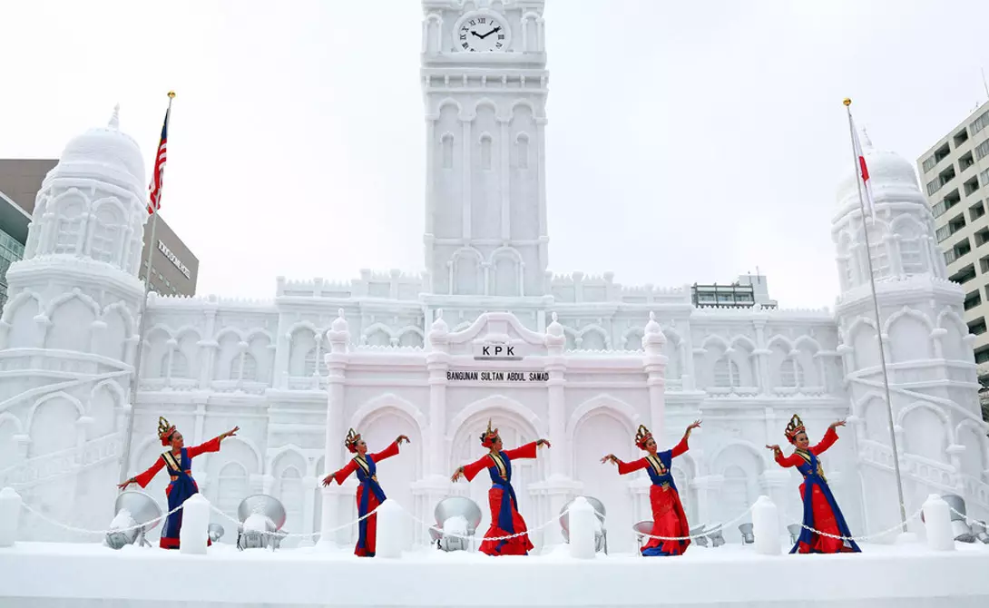 Sapporo Hokkaido, Jepang Bir ti kota ieu kasohor di panjuru dunya: urang Jepang parantos hasil pikeun ngahasilkeun produk anu saé. Dina 1971, Olimpiade Usum Mangsa diayakeun di dieu. Ti saprak éta, Sapporo parantos ngayakeun Festival Salju taunan, kalayan langkung ti dua juta wisatawan badé ka dieu unggal Pébruari.