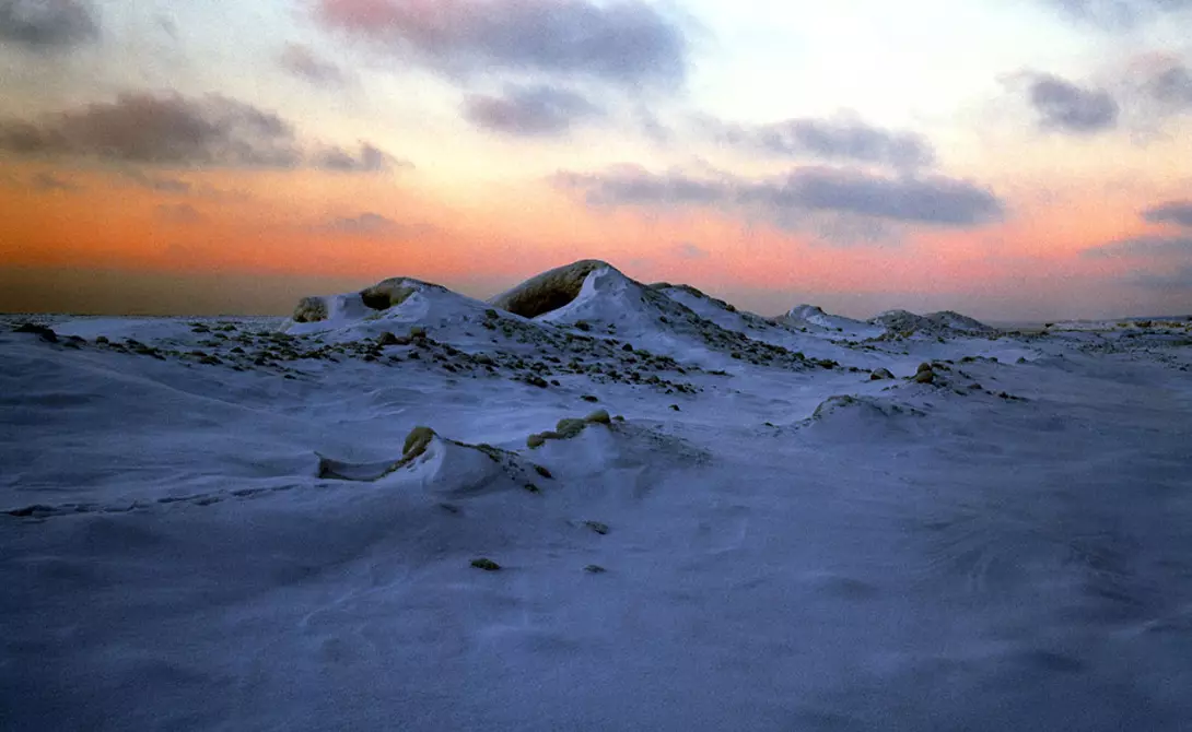 Erie Pennsylvania, USA Winters di Erie tiis sareng panjang, tapi warga lokal senang ku aranjeunna: puluhan rébu wisatawan ngariung ka kota leutik ieu ngan ukur ngagaduhan perasaan Natal anu hadé. Éta ngagaduhan sadayana anu diperyogikeun ku rata-rata wargi - bar anu saé dimana anjeun tiasa ngaraosan gelas lezat tina anggur mulled, sababaraha lamping anu beda-beda kasusah sareng infrastruktur anu saé.