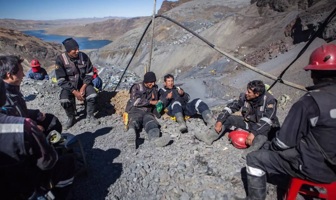 Ufanks gouf hei eng kleng Mine gebaut. Seng Grënner kéinte sou en Afloss vu Leit net viraussoen - dëst ass de Grond firwat d'Stad keen Spidol oder eng aner Infrastruktur huet, déi fir en normale Liewen néideg ass.