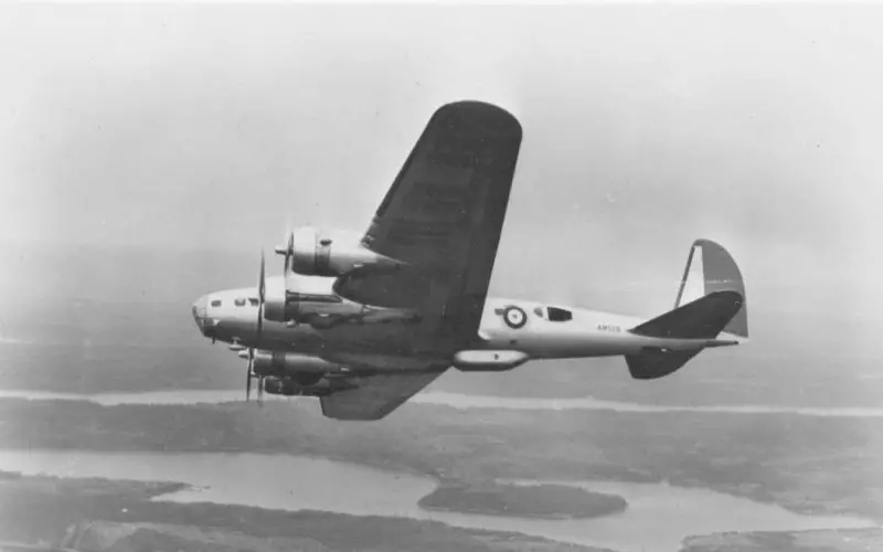 B-17 flugvélarnar til útflutnings voru stöðugt betrumbættar: í nýju gerðum voru aðeins bestu vélarnar settar upp og vopnabúnaður styrktur (vélbyssum fjölgaði með tímanum úr 9 í 12!). Í mars 1941 voru 20 B-17C sendir til Englands af Royal Air Force. Bretar réðu ekki vel við nýju tæknina - skömmu eftir komu þeirra skemmdust fjórir bílar.