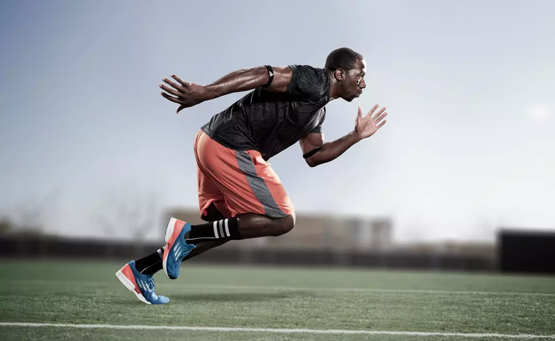 Interval Running Il est préférable de faire votre entraînement à l'intérieur car il a des tapis roulants réglables. Démarrez votre activité en courant : 10 minutes par intermittence. Schéma d'exercice : une minute de sprint, quarante secondes de marche calme.