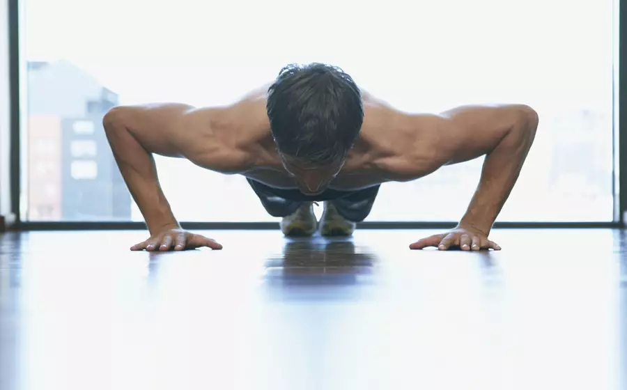 Interval Training D'Virdeeler vum Intervall Training goufen an de 1960er Joren entdeckt. Si erlaben Iech mat Ärer maximaler Kraaft ze schaffen a spuert Iech vill Zäit. Zousätzlech ass d'Müdegkeet no sou Übungen vill méi niddereg wéi nom normale Training: eng kënschtlech gestiermt Häerzfrequenz iwwerschreift oxygenéiert Blutt mat enger héijer Geschwindegkeet, den Athlet fillt sech méi staark, méi clever a méi dauerhaft.