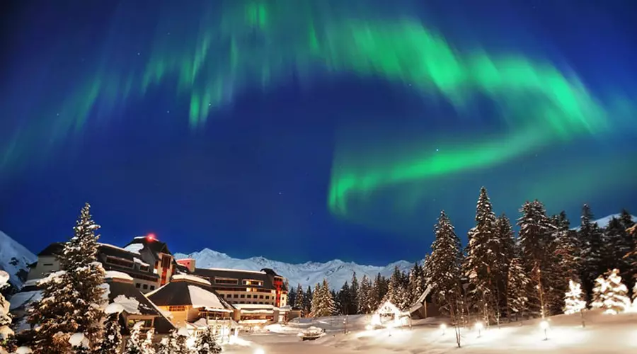 Alyeska Alaska Kondwi yon èdtan nan Anchorage, w ap antoure pa pant ski intact, forè nwa ak syèl intèrminabl. Otèl sa a apwopriye pou moun ki vle rete nan pwoksimite fèmen nan sivilizasyon, ak nan menm tan an pa santi enfliyans li yo.