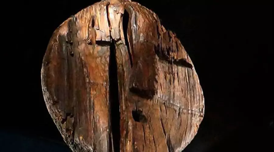 Shigir idol Fil-bidu tas-seklu 19, l-arkeoloġi skoprew l-eqdem skultura tal-injam fid-dinja fis-Siberja. L-hekk imsejjaħ Big Shigir idol għandu età impressjonanti ta '11,000 sena, jiġifieri huwa darbtejn iktar mill-piramidi l-kbar u 6,000 sena aktar minn Stonehenge. Din is-sejba turi li l-iżvilupp tal-bniedem beda ħafna iktar kmieni milli kien maħsub qabel ix-xjentisti.