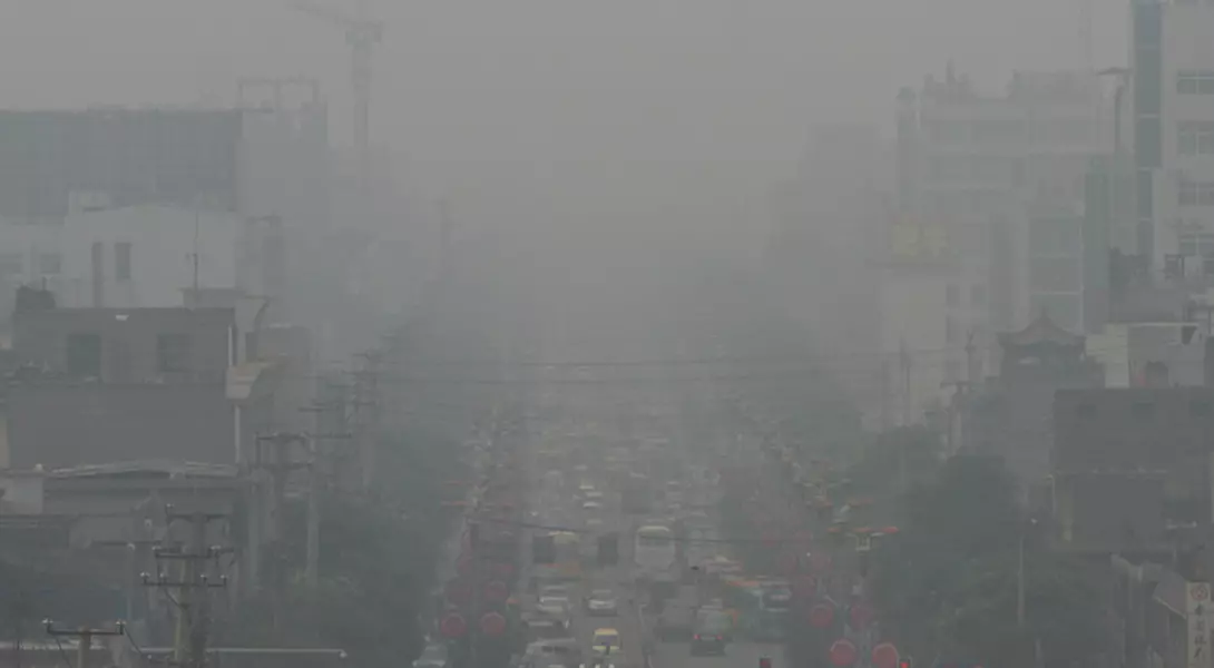 Ang pagmimina ng Linfen China Coal sa buong lalawigan ng Linfen ng Tsina ay ginagawa itong isa sa mga pinaka kakila-kilabot na lugar sa planeta. Kung noong 1980s, sa mga tuntunin ng kalubhaan ng pinsala na sanhi ng kalusugan, ang hangin sa Lungsod ng Mexico ay maaaring mapantayan sa paninigarilyo ng dalawang pakete ng sigarilyo sa isang araw, pagkatapos ay sa Linfen, ang mga residente ay kumakain pa rin ng dami ng mga carcinogens na maihahambing sa tatlong mga pakete. Ang karamihan sa mga nagdurusa mula sa kanser at talamak na mga problema sa baga.