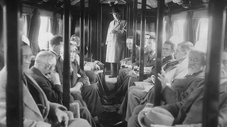 Demonstraasje Op 8 july 1930, op in testlokaasje yn 'e foarsteden fan Glasgow, waard de monorail toand oan' e parse en potensjele ynvestearders. De demonstraasje gie briljant. De trein, direkt neamd "it sjeny fan Britske technyk", wûn de bewûndering fan it publyk, mar, om ien of oare reden, woe gjinien har jild dêryn ynvestearje.