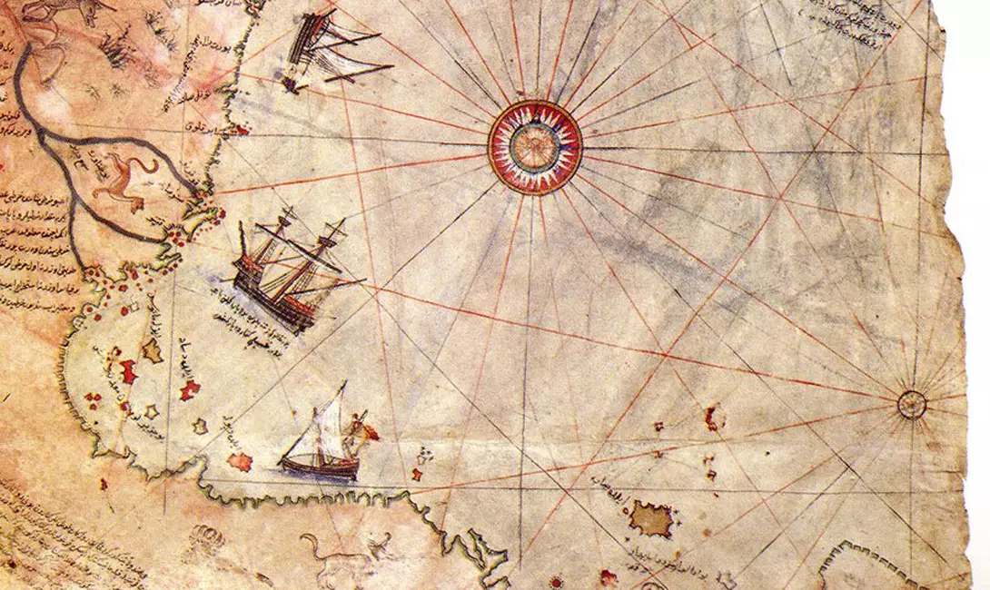 Il primo misterioso cartografo americano, professore di oceanologia Hapgood, pubblicò un'opera secondo la quale Piri Reis utilizzò mappe ancora sconosciute all'umanità. Gli autori di queste mappe dovevano conoscere esattamente le dimensioni della Terra e, inoltre, dovevano utilizzare tale attrezzatura tecnica, apparsa solo diversi secoli dopo la morte dello stesso Piri Reis.