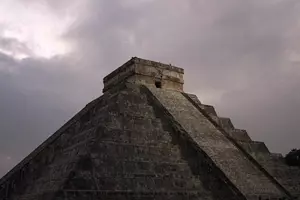 Double Bottom Pyramids: Maya Civilization avslöjar nya mysterier