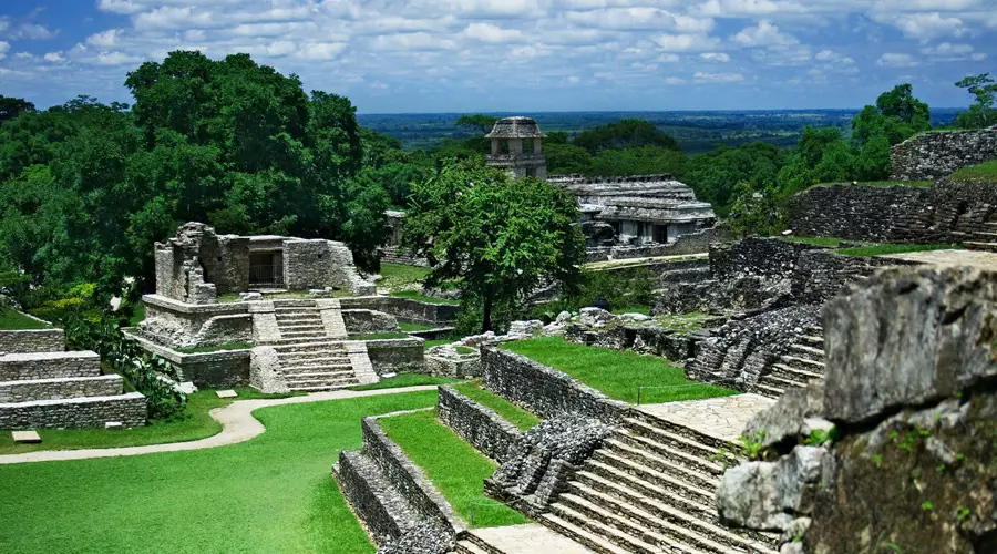 The ancient Mayan city left their mysterious capital several centuries before the Spanish colonization of America began. The conquerors found only abandoned houses and temples, the greatness of which is beyond the control of Time itself. For decades, scientists have been battling the secrets of Chichen Itza, a city recognized by UNESCO as one of the new wonders of the world. Millions of tourists should have already searched all the buildings up and down, but scientists are still discovering more and more secrets in the ruins of an ancient culture.