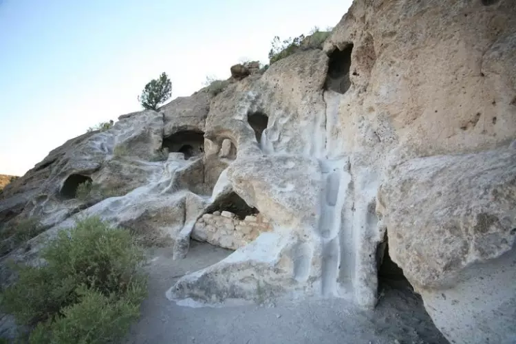 Tsankavi-Höhlen in der Caldera von Valles