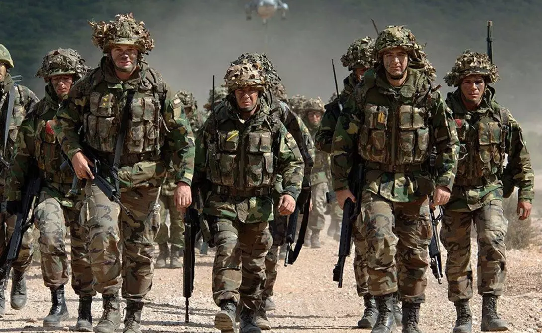 Foreign Legion Grunnlagt i 1831, er den franske fremmedlegionen en elitegruppe av leiesoldater som stadig er involvert i terrorbekjempelse utenfor landet. Følgelig har krigerne i legionen stor kampopplevelse.