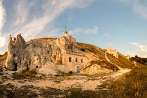 Kwakatangira chiKristu muRussia: Kostomarovsky Spassky Monastery