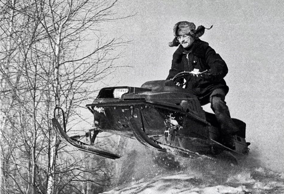 Buran: Soviet cov lus dab neeg hais txog snowmobile 8153_6