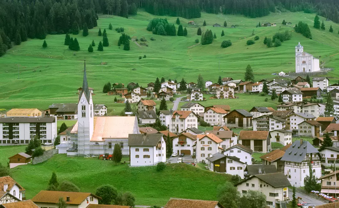 Lihtenštajn Mala ustavna monarhija uspjela je pronaći svoje mjesto između Austrije i Švicarske. 37.000 podređeno je kraljevskoj obitelji koja se, kao u bajci, nalazi u dvorcu na vrhu planine.