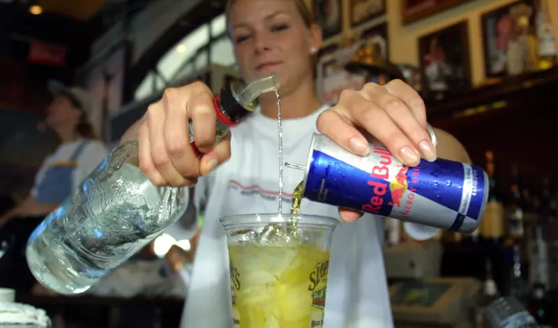 Infertiliteit Alkohol hat net allinich in min effekt op froulike fruchtberens, mar liedt ek ta manlike ûnfruchtberens. Sterke dranken ferminderje it oantal sperma - dit is net te sprekken oer de problemen dy't in bern sil krije as jo hert fan 'e hert noch swier kin wurde.