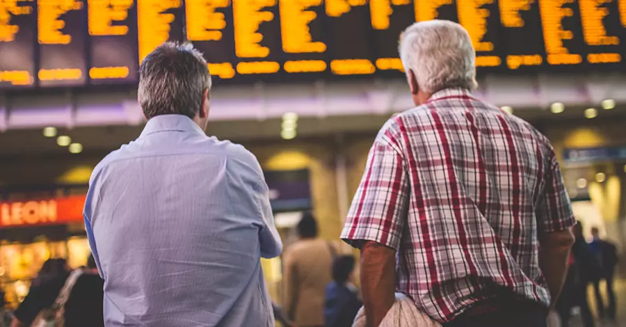 Ännerungen D'Situatioun ass net besser mat den Ännerunge vum Ticket. Wann Dir den Departdatum, d'Fluchnummer oder de Wee ännere musst, musst Dir am Duerchschnëtt 3000 bis 5000 Rubel fir all Deel vun der Streck bezuelen. Oft ass et komplett onméiglech fir Ännerungen an esou Tariffer ze maachen.