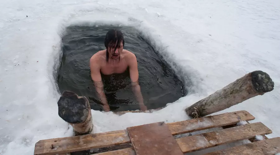 Trois degrés de danger Le corps perd plus de chaleur qu'il ne peut en produire - c'est ainsi que commence l'hypothermie. Les médecins distinguent trois degrés d'hypothermie, la gradation dépend du niveau de danger potentiel pour une personne.