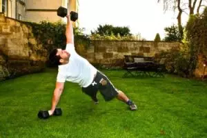 Latihan dumbbell pangsaéna kanggo bumi