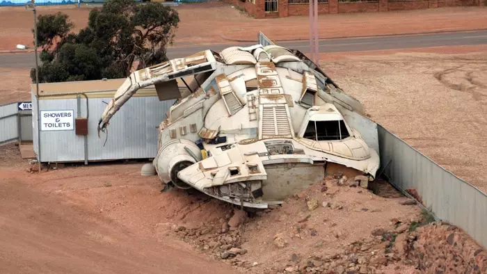 Die landskappe en unieke natuurskoon van Coober Pedy is gewild in die filmbedryf. Hier is Mad Max 3: Under the Dome of Thunder, The Adventures of Priscilla, Queen of the Desert en Black Hole. Boonop het die stad 'n gewilde pelgrimstogbestemming vir toeriste geword. Etlike duisende mense besoek Coober Pedy elke jaar.