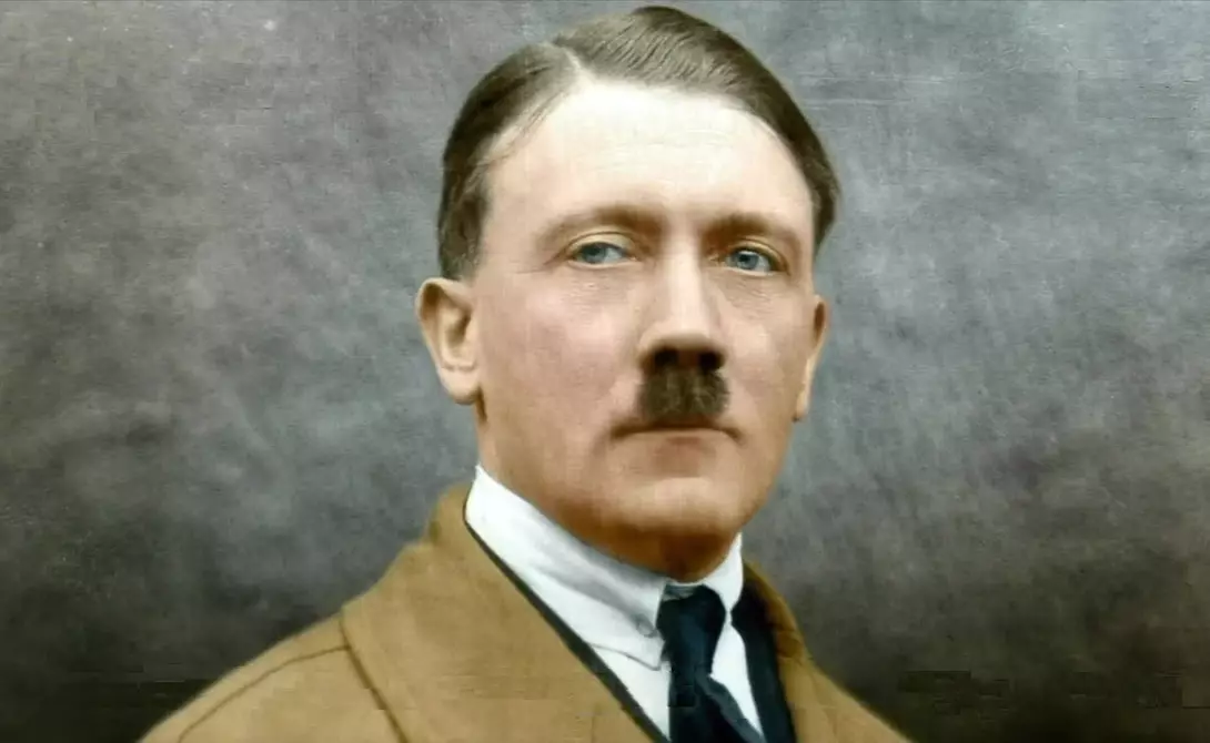 Barışçı Hitler Dünya basını Hitler'i bir barışçı olarak onurlandırdı. 1938'de kanlı diktatör, iddiaya göre Sudeten Almanlarının yaşadığı tüm bölgeyi kurtardığı iddia edilen Münih anlaşmalarını sonuçlandırdı. Aslında bu anlaşmalar, Çekoslovakya'nın bağımsızlığını kaybetmesi anlamına geliyordu - böylece Führer, bölgeyi ani bir işgale zemin hazırladı.