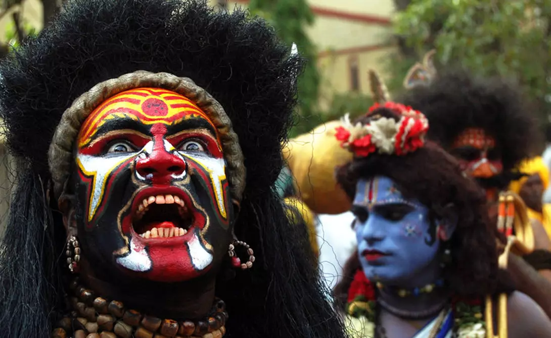 Rakshasa Iyi myuka iba mu migani y'Abahindu, ariko iboneka no mu yandi madini. Rakshasa ni abantu barya abantu bahohotewe ari bazima. Dukurikije imigenzo y'Abahindu, bari buzuye irari ry'amaraso ku buryo bariye Brahma, umuremyi wabo.