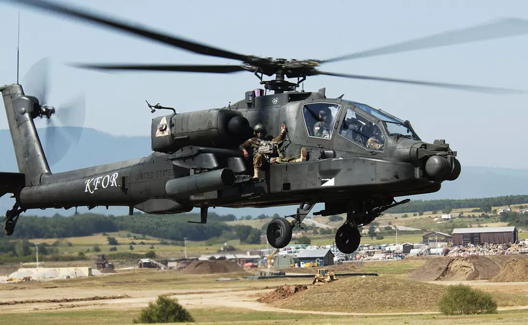 AH-64 Apache Tangu katikati ya miaka ya 1980, Apache imebaki kuwa helikopta kuu ya mashambulizi ya Jeshi la Merika. Sasa pia ni helikopta ya mapigano inayotumika sana ulimwenguni, kwa sababu ya nguvu yake kubwa ya kupambana, maneuverability na gharama ya chini ya mashine.