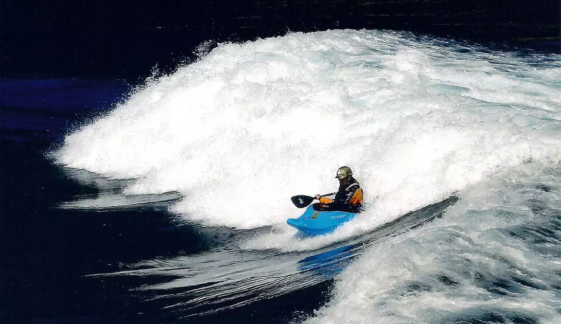 BC Living Canada Rapids, her yıl binlerce kayakçıyı bu tehlikeli yere çeken şeydir. Son yarışlarını sürdürme olasılıklarının yüksek olmasına rağmen, dünyanın her yerinden insanlar su elementine karşı mücadelede güçlerini test etmek için Britanya Kolombiyası'na çabalıyor.