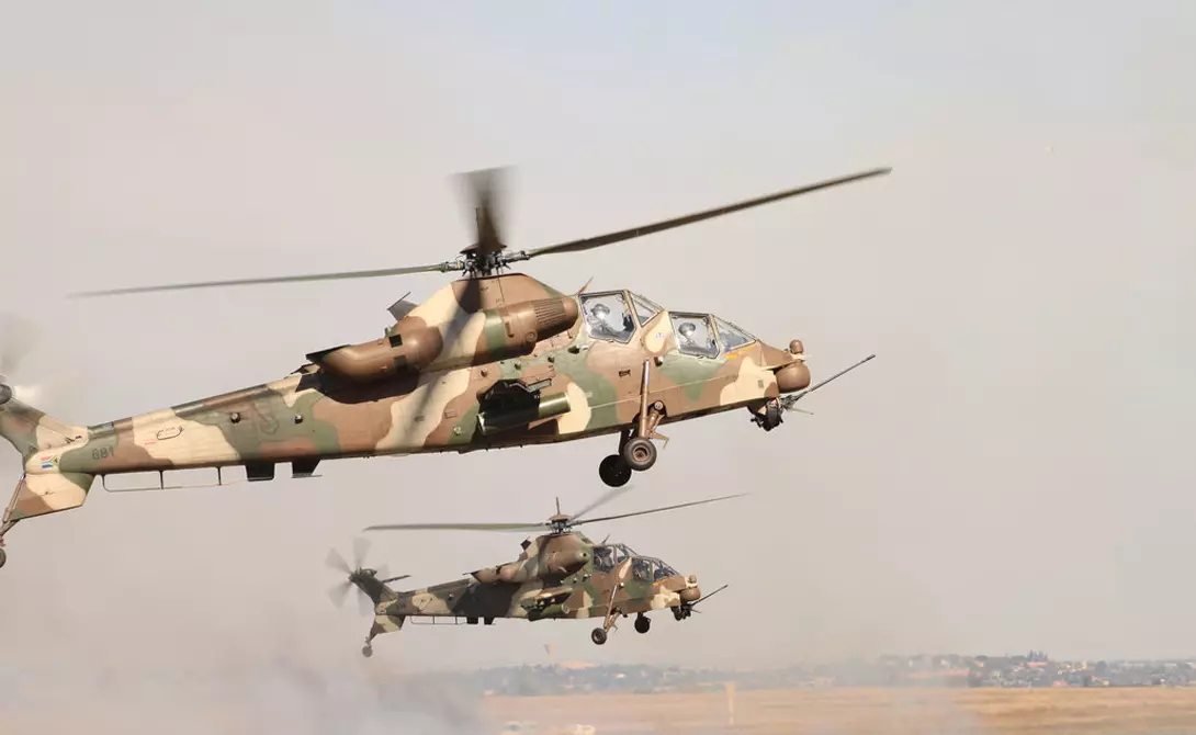 Kestrel တောင်အာဖရိက Denel AH-2 Rooivalk ရဟတ်ယာဉ်သည်ရန်သူ့ဝန်ထမ်းများနှင့်အသုံးအဆောင်များကိုတိုက်ခိုက်ရန်ဒီဇိုင်းထုတ်ထားသော်လည်းအထောက်အပံ့နှင့်အစောင့်အရှောက်ယာဉ်အဖြစ်တက်ကြွစွာအသုံးပြုသည်။ “ Kestrel” သင်္ဘောပေါ်တွင် ၂၀ မီလီမီတာစွမ်းရည်ရှိသောအမြောက်များကိုကိုင်ဆောင်ထားပြီး၊ အချက် ၆ ချက်မှာ“ ဝေဟင်မှဝေဟင်” နှင့်“ ဝေဟင်မှမြေပြင်” အတန်းအစားပဲ့ထိန်းဒုံးကျည်များကိုတပ်ဆင်ထားသည်။