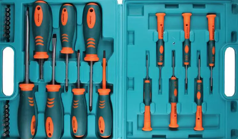 Otu setịpụrụ screwdrivers Ọ nweghị onye nwe nkwanye ugwu nwere ike ime na-enweghị ezigbo ihe nkedo. Ski screwdriver nkịtị kwụ ọtọ enweghị ike idozi nsogbu niile, yabụ ọ ga -aka mma ka ị ghara ịchekwa ego wee mefu ego na ezigbo setịpụ nke ga -adịru ọtụtụ afọ.