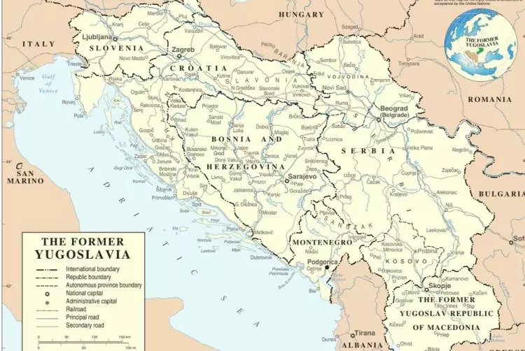 Afọ Yugoslavia: site na 1918 ruo 1992 Dị ka Czechoslovakia, Yugoslavia hiwere na mkpọmkpọ ebe nke Alaeze Ukwu Austro-Hungary site na ijikọ akụkụ nke mba dị iche iche, ọkachasị Hungary na Serbia. N'ezie, Yugoslavia bụ nnukwu ite na -agba ọkụ ebe a na -esi n'ihe karịrị agbụrụ iri abụọ nwere omenala na omenala dị iche iche. Germany weghaara alaeze Yugoslavia n'oge Great Patriotic War. Mgbe ọ gụsịrị akwụkwọ, Josip Tito, onye ndu ndị otu ndọrọndọrọ ọchịchị, mepụtara onye ndọrọndọrọ ọchịchị Yugoslavia wee bụrụ onye ọchịchị aka ike ya. Na 1992, e kewara onye ndọrọndọrọ ọchịchị Yugoslavia na Croatia, Bosnia, Slovenia, Serbia, Macedonia na Montenegro.