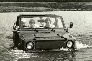 Vehiclesgbọ ala niile nke oke osimiri ise: akụkọ ihe mere eme nke ndị amphibians Soviet