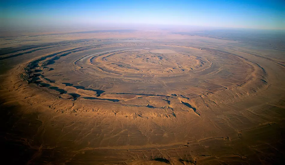 Per molto tempo, fin dai tempi delle prime missioni spaziali, la struttura di Rishat è servita come punto di riferimento per gli astronauti in orbita, poiché tra la vasta distesa di un deserto insignificante era un oggetto ben visibile.