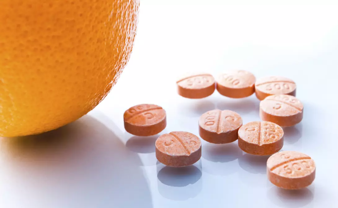 Vitamin C The recommended dose of vitamin C is only 75 mg per day. Taking large doses of this vitamin during colds does not help cure a cold, according to a study from the University of Helsinki.